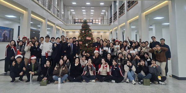 거제대 ‘성탄 기념 교직원 포토 이벤트’